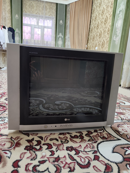Телевизор LG продам срочно