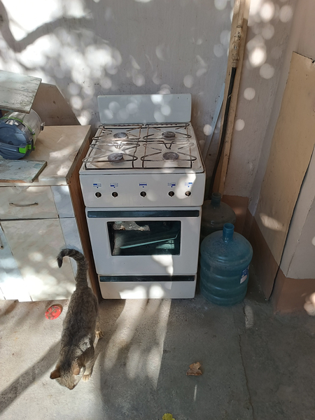 Продаю газовую плиту 4х комфорка