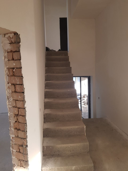 Sergeli tumani 7 xona+oshxona+3 ta sanuzel+mangal yozgi oshxona+podvol