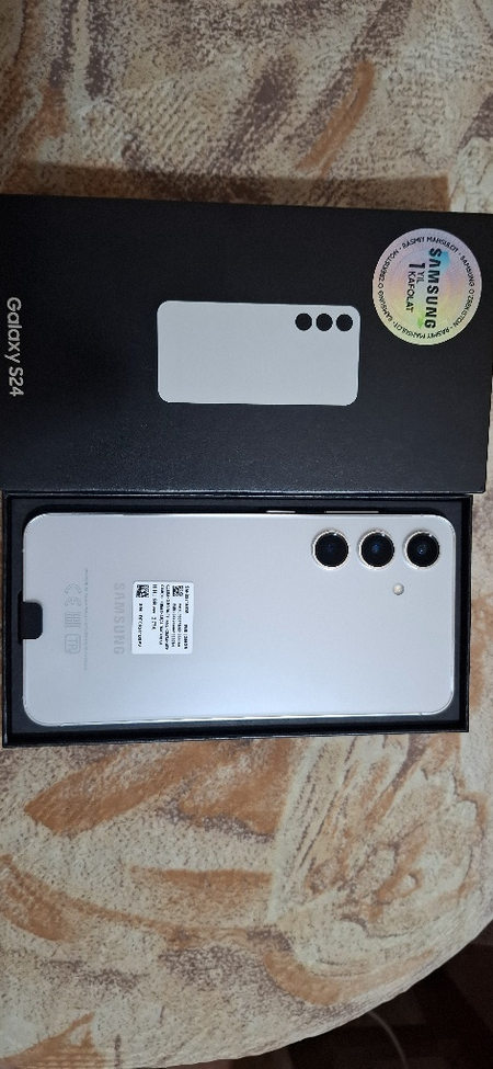 Продаётся Samsung s24 8/256