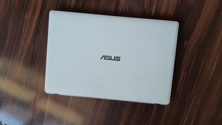 Asus noutbuk sotiladi
