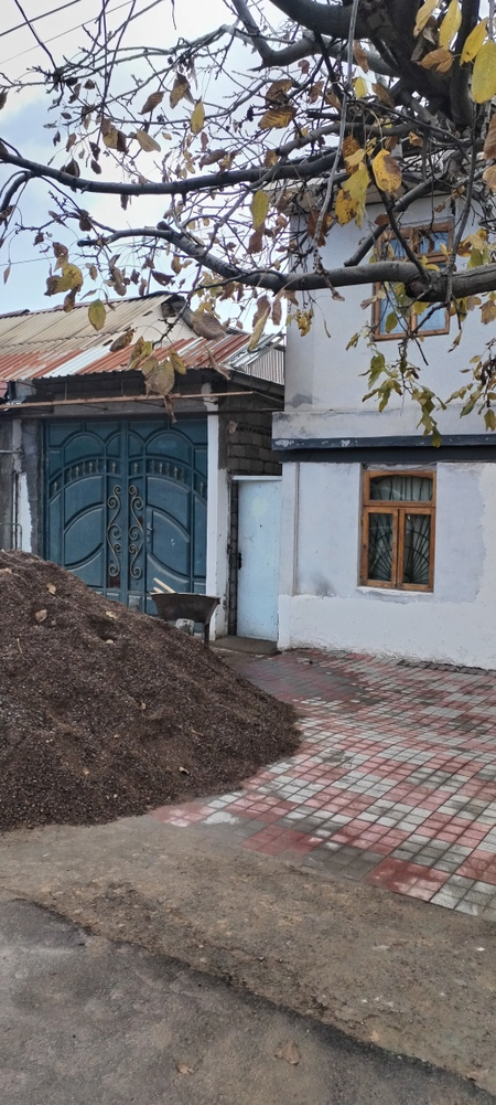 Участок. Чирчик. Аккавак 35000у.е  3х ком. Канализация. Отопление есть