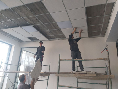 Ishlab chiqaruvchidan Armstrong kabi sifatli gipsviy potoloklar. 