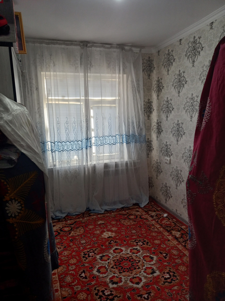 СРОЧНО  2 хонали квартира сотилади