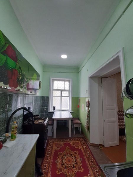 Продаю дом  в центре . ОВИР . под бизнесс или жилье