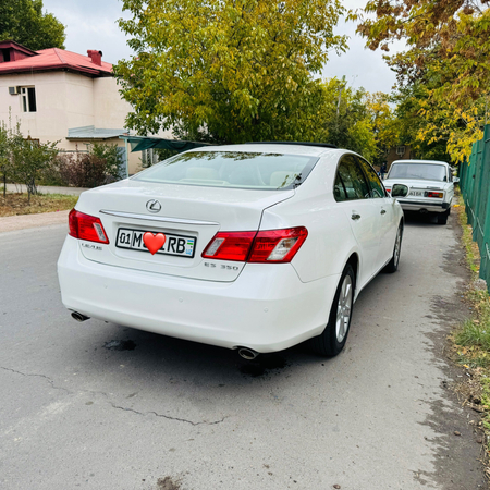 LEXUS es 350 srochna tezda va zudlik bilan sotiladi