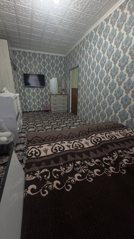 Zarafshon shahrida 2 xonalik uy sotiladi tezda