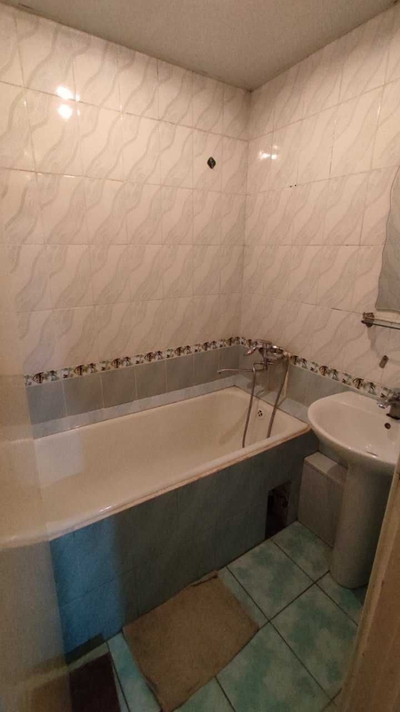 Продается 2/4/9 на ул.Сайрам , ориентир 71 школа ( Общий коридор )