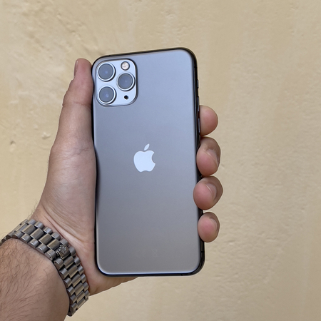 Iphone 11 pro 64 gb holati zor tel qilila realna maza qp tutasla