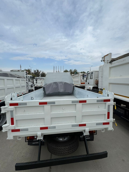 Sinotruk Homan 4x2 diesel 5 tonn\\nГрузоподъемность 5 т\\nОбъем кузова 4,5