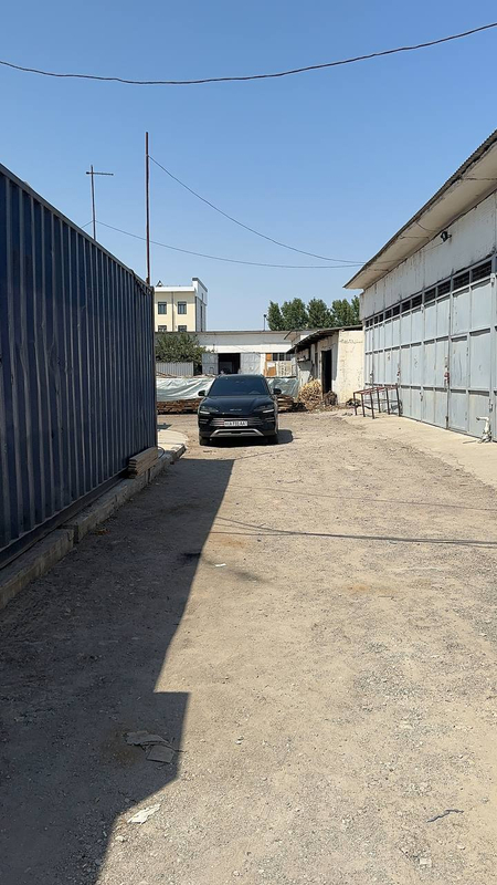 Продаётся частная 1 800 м². производственная база.