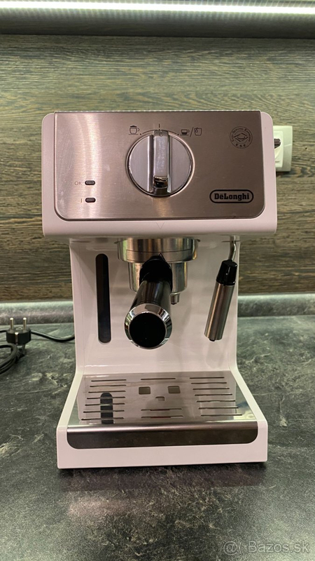 Кофеварка рожковая эспрессо Delonghi ecp33.21.w