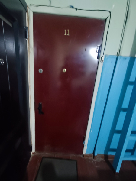 Аренда 2 х ком квартира свободна 2/2 в деревянном доме у метро 250 уе.