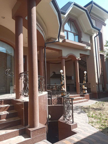 Думбиробод 10 ком обстановкалари билан 3000$