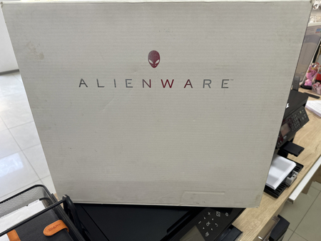 Dell Alienware 17 R5 i7 8750h GTX1070 8GB