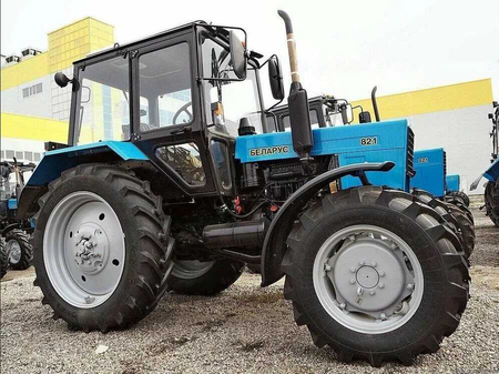 Traktor Belarus 80X arendaga  beriladi