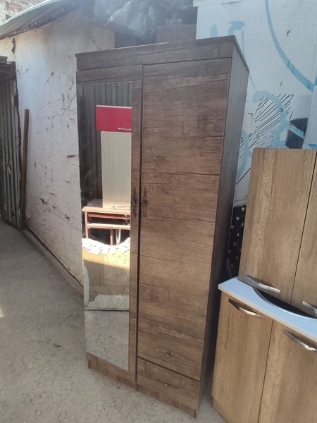 Arzon shkaflar bor ishlatilgan dastavka mavjud