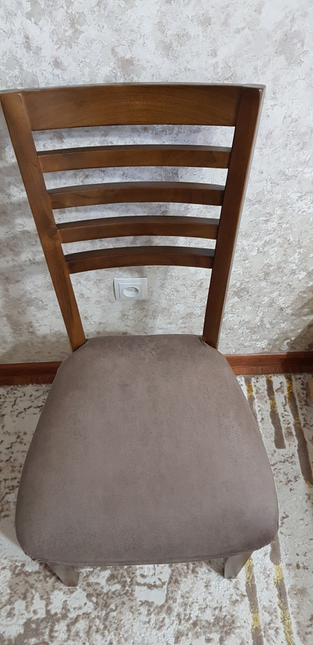 Продаются новые стулья для гостиной