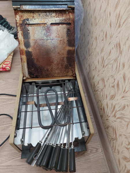 Продаётся электрическая шашлычница