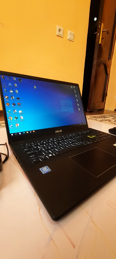 Nootebook ideal holatda yangidek srochno sotiladi