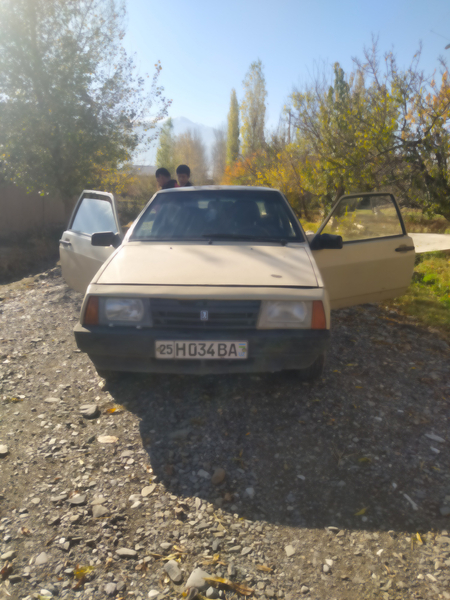 Avto 2108 sotiladi