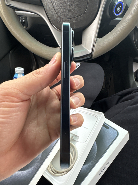 Iphone 15 pro синий цвет