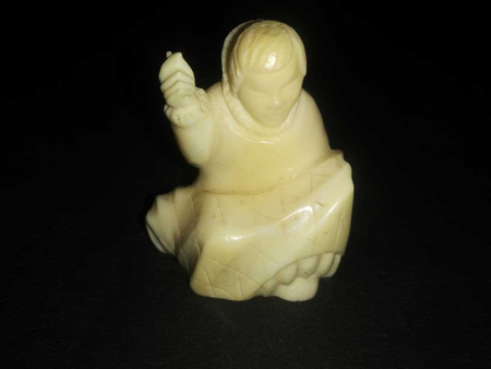 Статуэтка из моржовой кости 