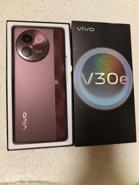 Vivo V 30e 5G  8+8/256 GB Yangi