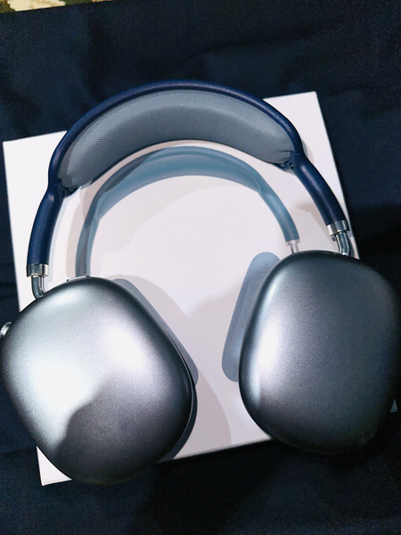 Airpords Max blue