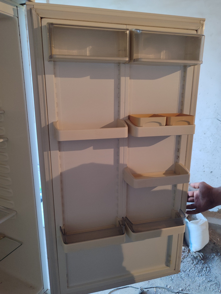 Xaladelnik dvuxkamerni sotiladi