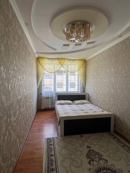 Srochno Shota rustaveli kuchasida navastroykali 4 xonali uy sotiladi