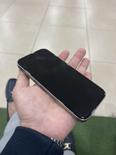 Iphone 15 pro holati ideal 128 talik 1 xafta bugan ochilganiga