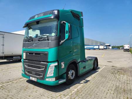 VOLVO 500 сотилади