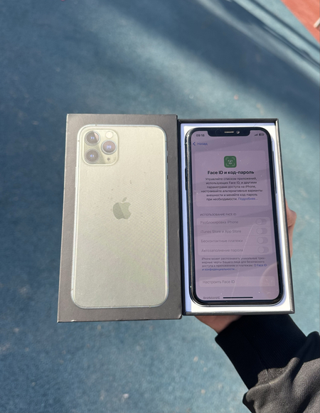 Iphone 11 pro sotiladi 64tali xolat yaxsh feys ishlamid toglasa bolad