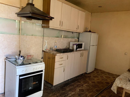 Beshqayrag'ochda Uchasta Sotiladi  6 sotix 10 ta xona  320.000 $  
Fas