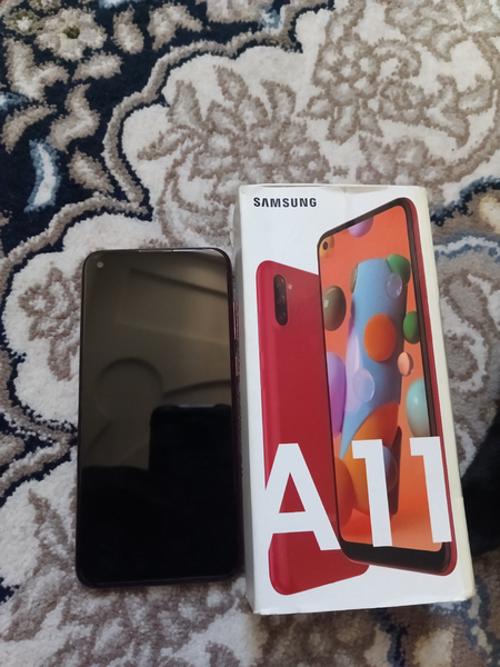 Samsung a 11  32 gb qizil