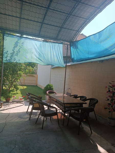 Циолковского-Кизилсу,2этажа,8соток,8комнат,2холла, 2кухни, 3 сан узла