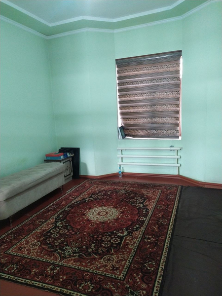 Hovli uy sotiladi