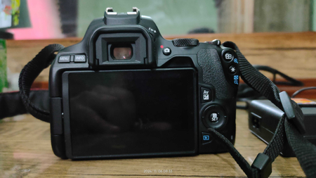 Canon 250 d Sotiladi YANGI