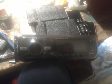 Avto mashina magnitafoni mp3 fleshka va telefonga ulanadi