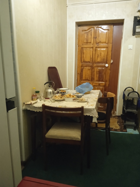 3 xonali kvartira 1-etaj yer maydoniyam bor sotiladi