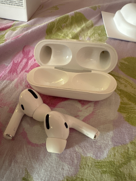 Продам AirPods pro original
