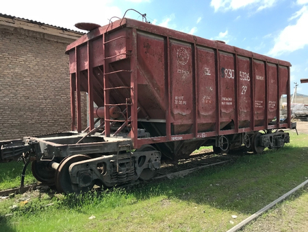Вагон хоппер 2 шт, думпкар 1 шт.