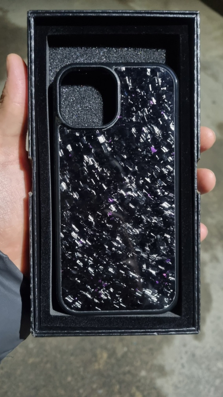 Чехол для iPhone 15 с карбон элементом