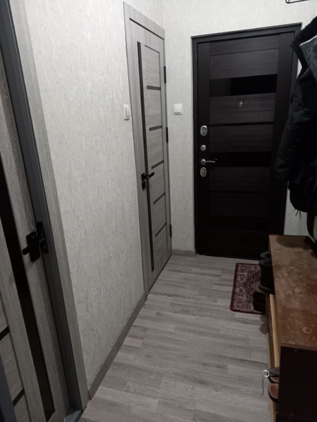 Продается двух комнатная квартира переделанная в трех комнатную
