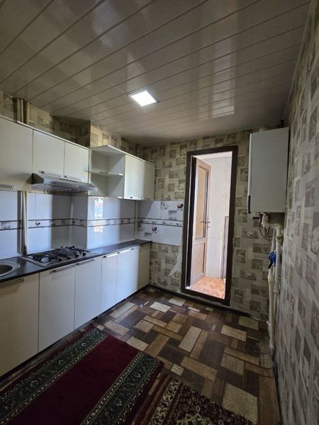 Продается 4 ком. Квартира площадтю 90 кв.м. По ул. Беруни ор. Фреско