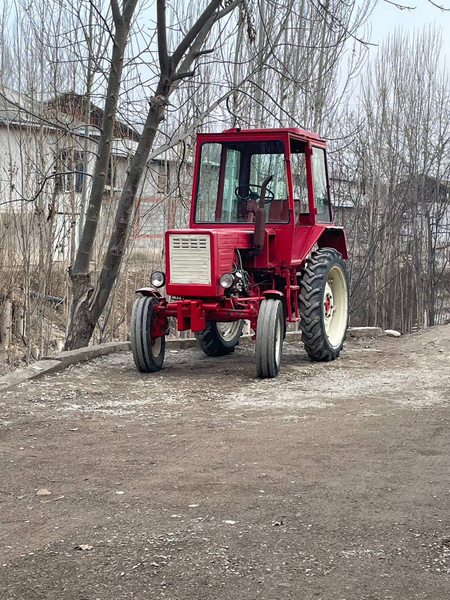 Patpat tarktor sotiladi