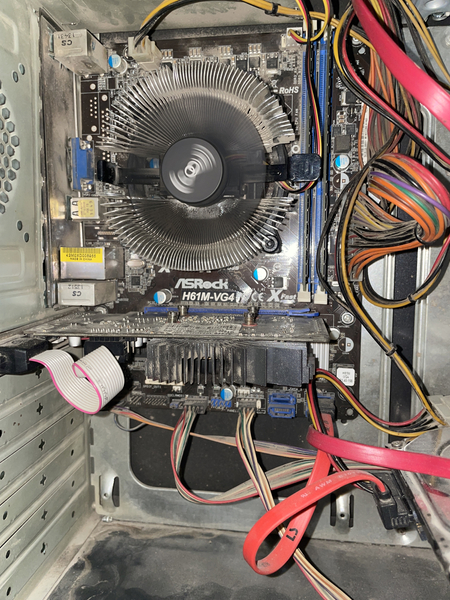 Kompyuter Sotiladi ASRock  H61M-VG4 Ozu 2+2=4GB VideoCarta Nvidia1GB