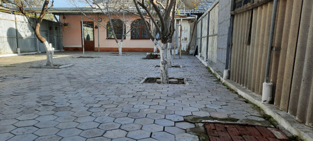 Продаётся участок 2.5 сотки дом три комнаты вблизи Сельхоз института