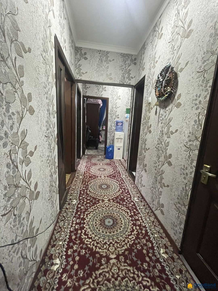 В районе Юнусабад 10 квартале продается 2 ком квартира (J 2022)